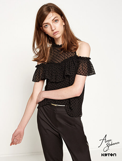 Koton Kadın Omuzları Açık Fırfırlı Bluz