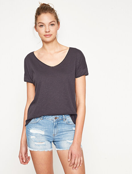 Koton Kadın Oyuk Yaka T-Shirt