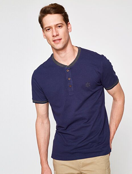 Koton Erkek Arma Detaylı T-Shirt Koton Erkek Arma Detaylı T-Shirt