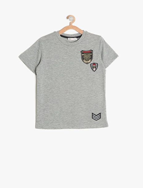 Koton Erkek Çocuk Arma Detaylı T-Shirt Koton Erkek Çocuk Arma Detaylı T-Shirt