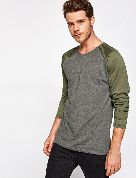 Koton Erkek Geniş Yaka T-Shirt