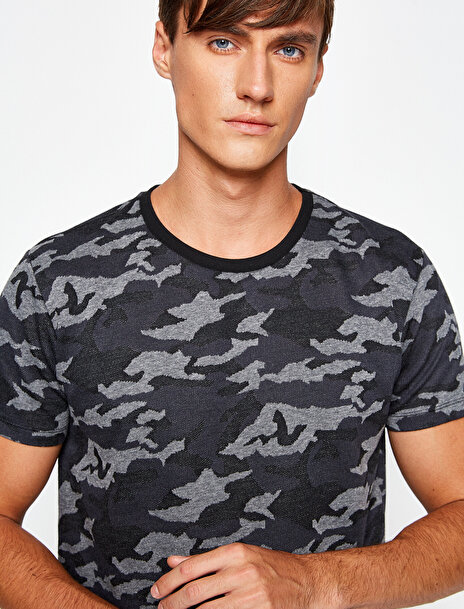 Koton Erkek Kamuflaj Detaylı T-Shirt