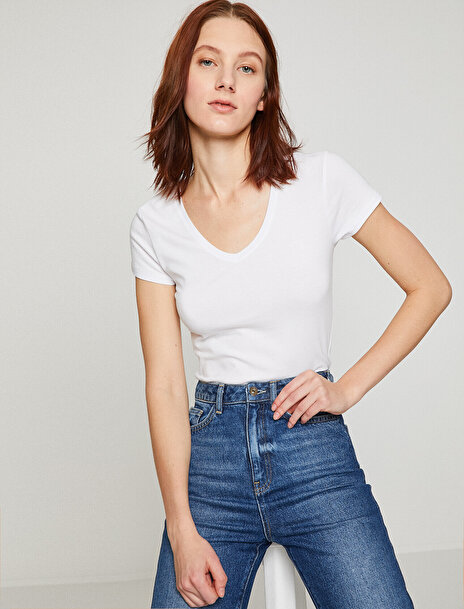 Koton Kadın Oyuk Yaka T-Shirt