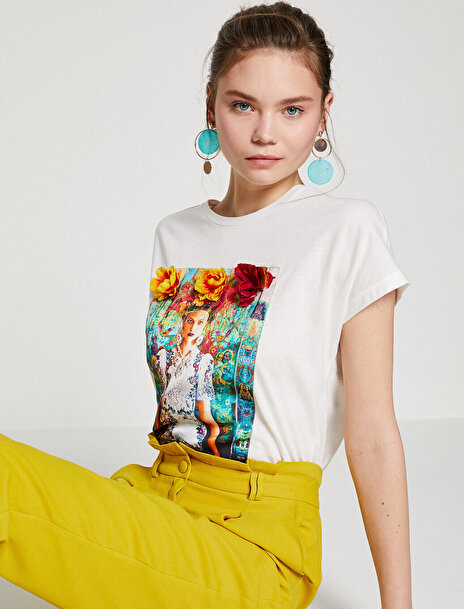 Koton Kadın Çiçek Detaylı T-Shirt