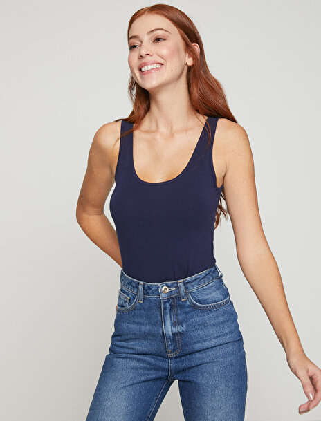 Koton Kadın Oyuk Yaka Atlet