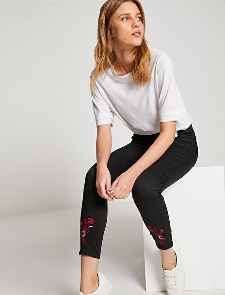 Koton Kadın İşlemeli Pantolon