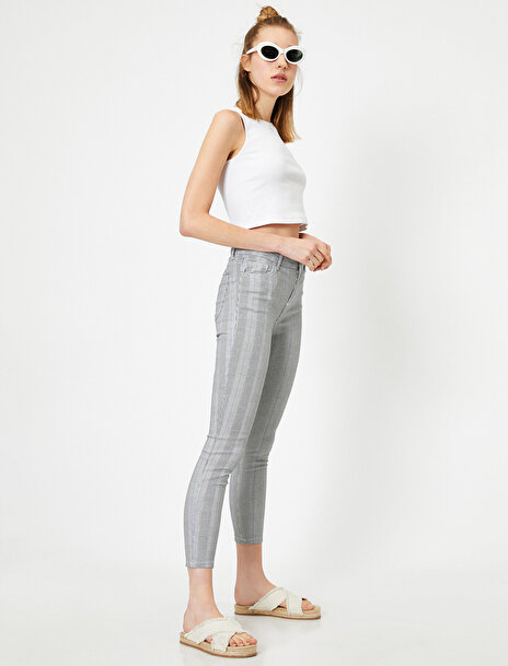 Koton Kadın Normal Bel Kareli Cep Detaylı Slim Fit Pantolon Koton Kadın Normal Bel Kareli Cep Detaylı Slim Fit Pantolon