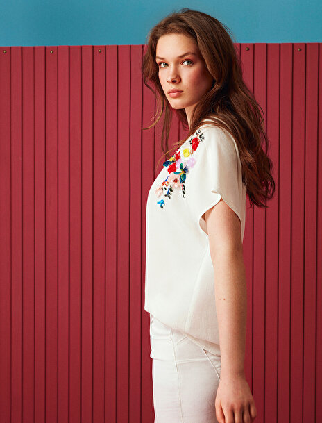 Koton Kadın İşlemeli Bluz