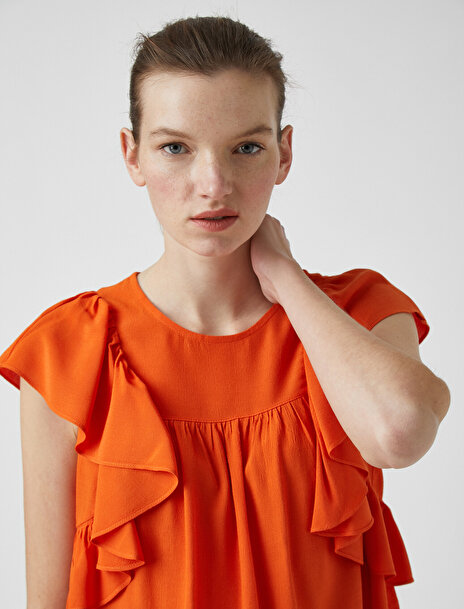 Koton Kadın Bisiklet Yaka Fırfır Detaylı Kolsuz Bluz