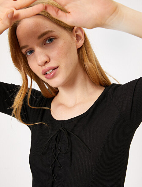 Koton Kadın Kuş Gözü Detaylı T-Shirt