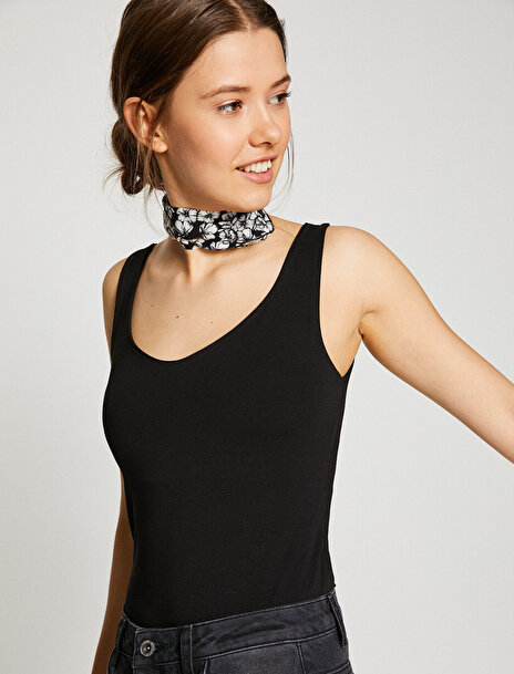 Koton Kadın Oyuk Yaka Atlet