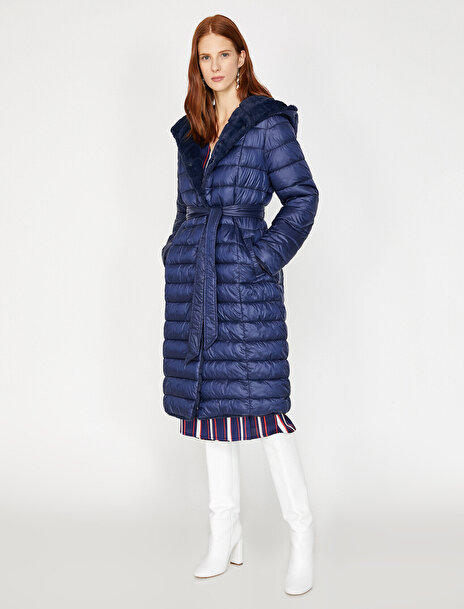 Koton Kadın Suni Kürk Detaylı Şişme Kaban Koton Kadın Suni Kürk Detaylı Şişme Kaban