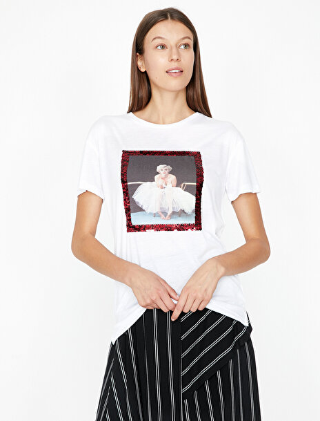 Koton Kadın Marilyn Monroe Lisanslı Pul Detaylı T-Shirt