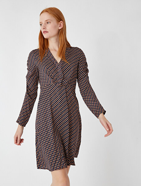 Koton Kadın V Yaka Uzun Kollu Desenli Kısa Elbise Koton Kadın V Yaka Uzun Kollu Desenli Kısa Elbise