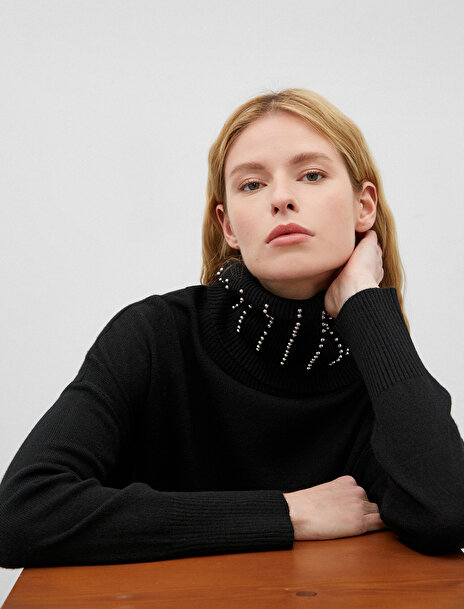 Koton Kadın Boğazlı Kazak İnci İşlemeli