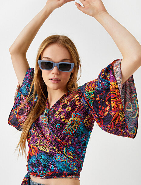 Koton Kadın Bluz Kruvaze Yaka Etnik Desenli Kısa Kollu