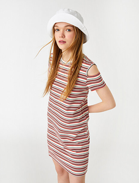 Koton Kadın Çizgili Omzu Pencere Detaylı Mini Elbise Koton Kadın Çizgili Omzu Pencere Detaylı Mini Elbise