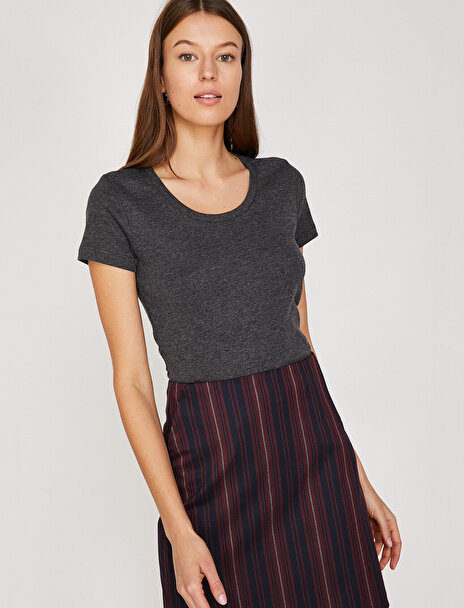 Koton Kadın Oyuk Yaka T-Shirt