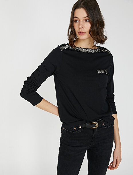 Koton Kadın Cep Yaka Püskül Detaylı Kayık Yaka Tshirt