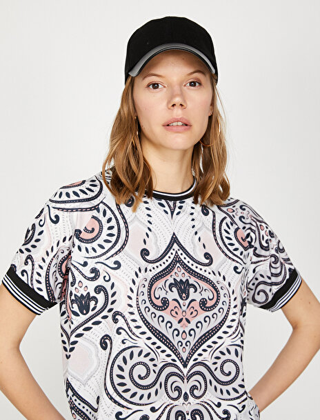 Koton Kadın Pano Desenli Kısa kol Tshirt Koton Kadın Pano Desenli Kısa kol Tshirt
