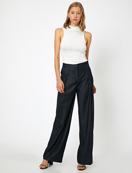 Koton Kadın Pili Detaylı Geniş Paça Pantolon Koton Kadın Pili Detaylı Geniş Paça Pantolon