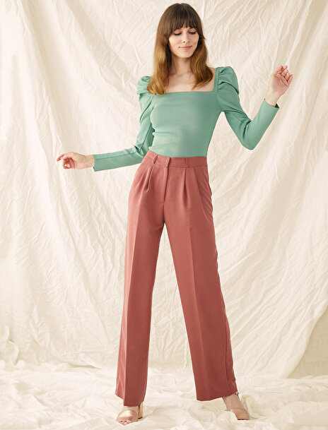 Koton Kadın Pili Detaylı Geniş Paça Pantolon Koton Kadın Pili Detaylı Geniş Paça Pantolon