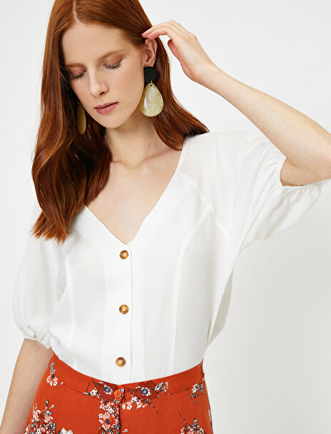 Koton Kadın Düğme Detaylı Kısa Balon Kollu Bluz Koton Kadın Düğme Detaylı Kısa Balon Kollu Bluz