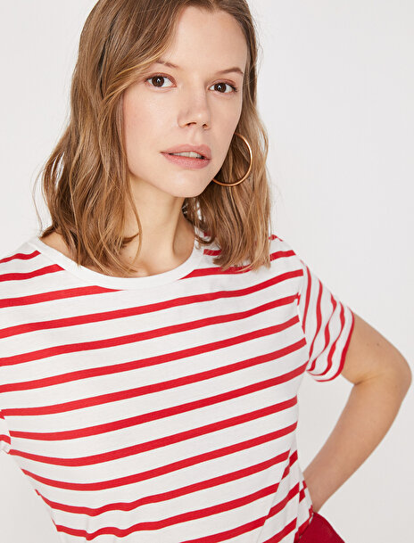 Koton Kadın Çizgili Standart Kalıp Bisiklet Yaka Basic Tişört Koton Kadın Çizgili Standart Kalıp Bisiklet Yaka Basic Tişört