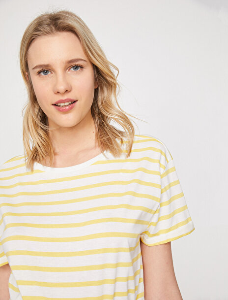 Koton Kadın Çizgili Standart Kalıp Bisiklet Yaka Basic Tişört