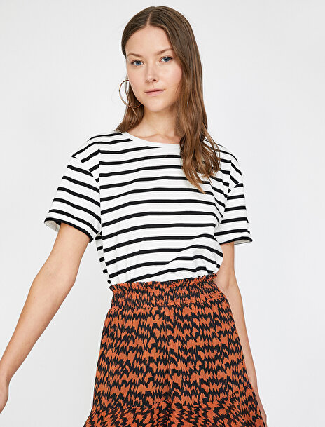 Koton Kadın Çizgili Standart Kalıp Bisiklet Yaka Basic Tişört Koton Kadın Çizgili Standart Kalıp Bisiklet Yaka Basic Tişört