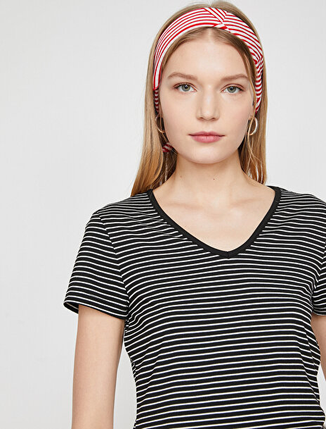 Koton Kadın Çizgili V Yaka Standart Kalıp Basic Tişört