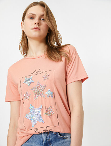 Koton Kadın Yıldız Pul Payet Detaylı Geniş Kalıp Bisiklet Yaka Tişört