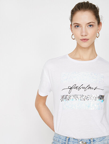 Koton Kadın Pul Detaylı Yazı Baskılı Bisiklet Yaka Standart Kalıp Tişört