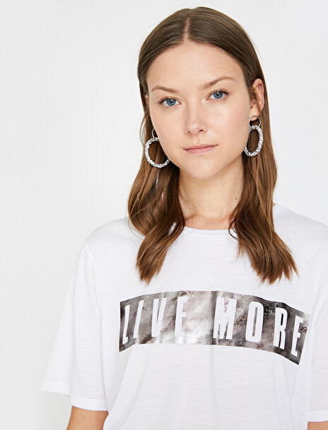 Koton Kadın Varak Yazı Baskılı Bisiklet Yaka Standart Kalıp Tişört