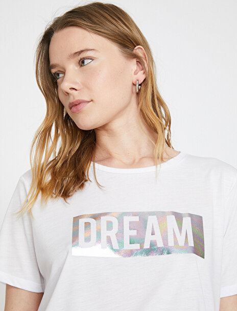 Koton Kadın Varak Yazı Baskılı Bisiklet Yaka Standart Kalıp Tişört