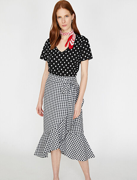 Koton Kadın Puantiyeli V Yaka Standart Kalıp Tişört