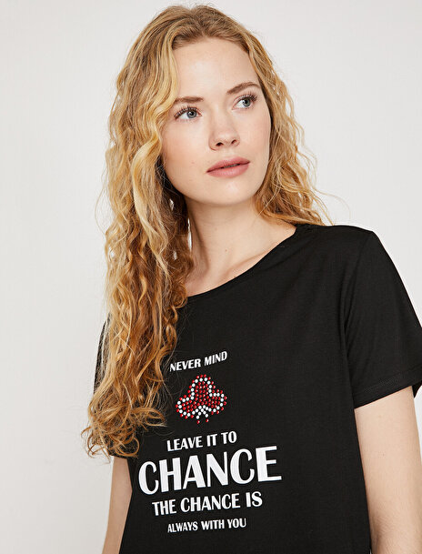 Koton Kadın Taş Detaylı Yazı Baskılı Bisiklet Yaka Tişört