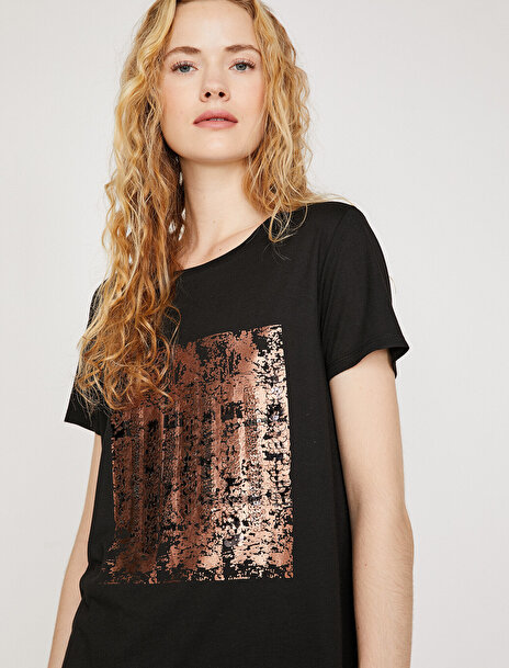 Koton Kadın Varak Baskılı Bisiklet Yaka Standart Kalıp Tişört