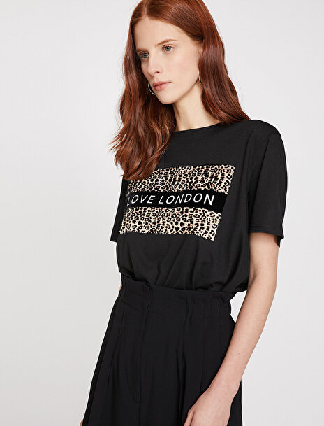 Koton Kadın Leopar Desenli Baskılı Bisiklet Yaka Standart Kalıp Tişört