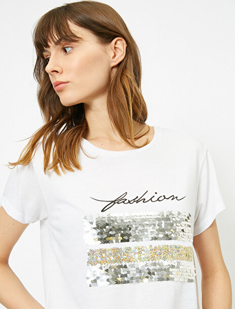 Koton Kadın Pul Payet Detaylı Standart Kalıp Bisiklet Yaka Tişört