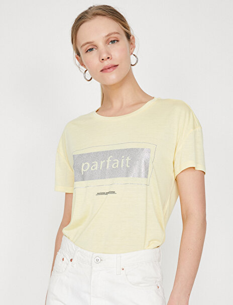 Koton Kadın Varak Yazı Baskılı Bisiklet Yaka Standart Kalıp Tişört