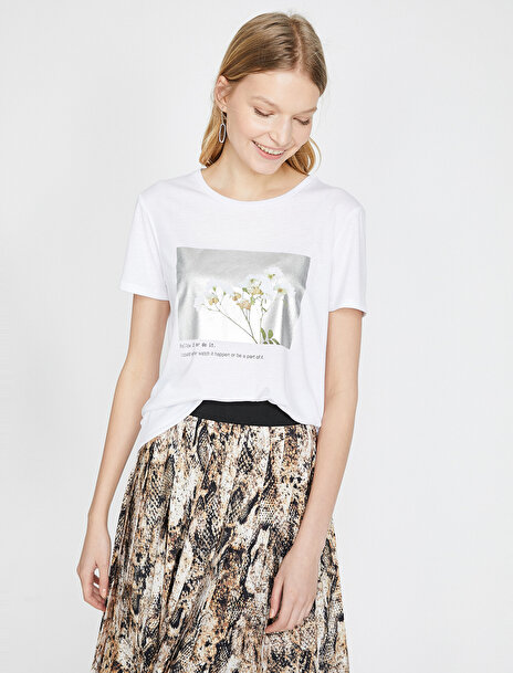 Koton Kadın Parlak Baskı Detaylı Kısa Kollu Tişört