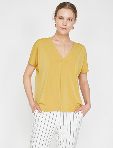 Koton Kadın Ön Dikiş Detaylı V Yaka Standart Kalıp Tişört