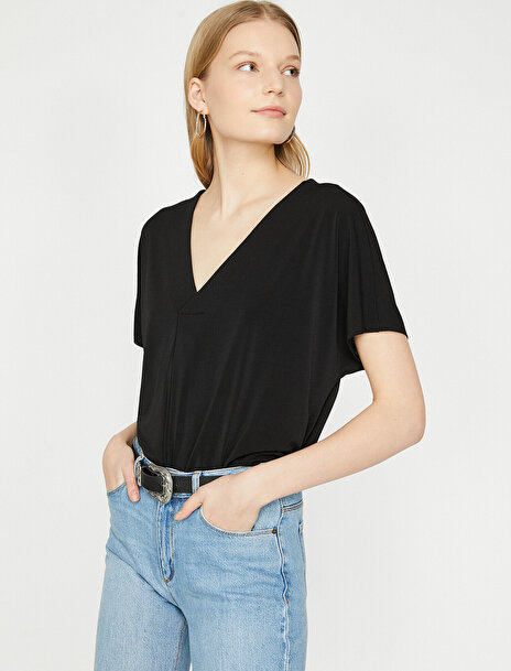 Koton Kadın Ön Dikiş Detaylı V Yaka Standart Kalıp Tişört