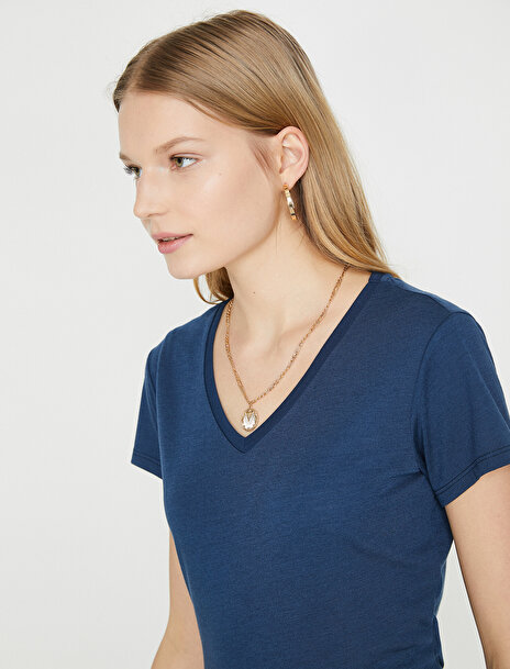 Koton Kadın Standart Kesim V Yaka Basic Tişört