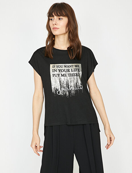 Koton Kadın Varak Baskılı Bisiklet Yaka Standart Kalıp Tişört