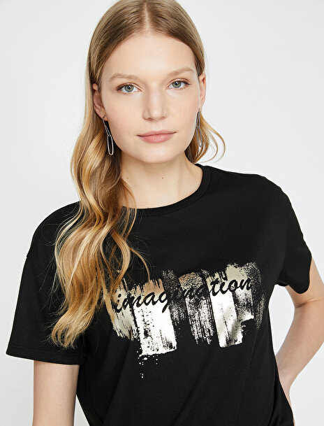 Koton Kadın Varak Baskılı Bisiklet Yaka Standart Kalıp Tişört