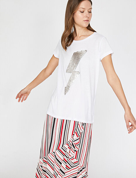 Koton Kadın Varak Baskılı Pul Detaylı Bisiklet Yaka Standart Kalıp Tişört