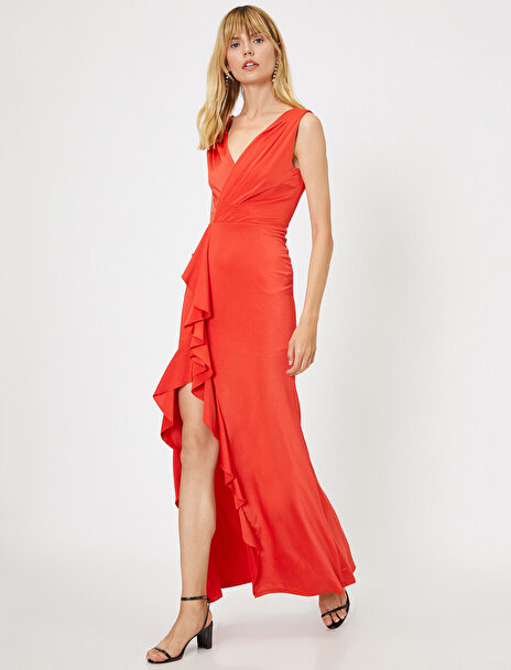 Koton Kadın Fırfır ve Yırtmaç Detaylı Elbise Abiye Anvelop Kolsuz Uzun Abiye