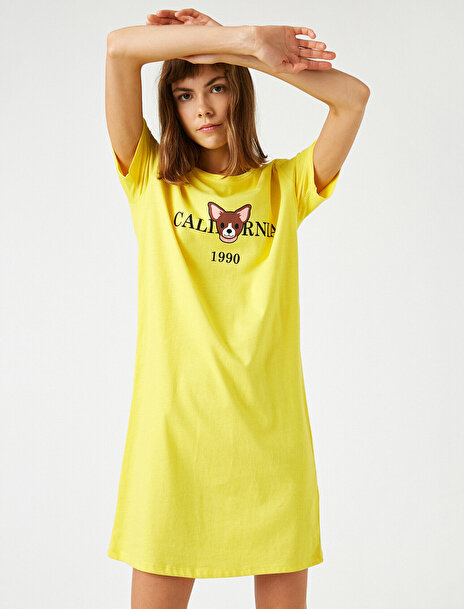 Koton Kadın %100 Pamuk Bisiklet Yaka Kısa Kollu Baskılı Elbise Koton Kadın %100 Pamuk Bisiklet Yaka Kısa Kollu Baskılı Elbise